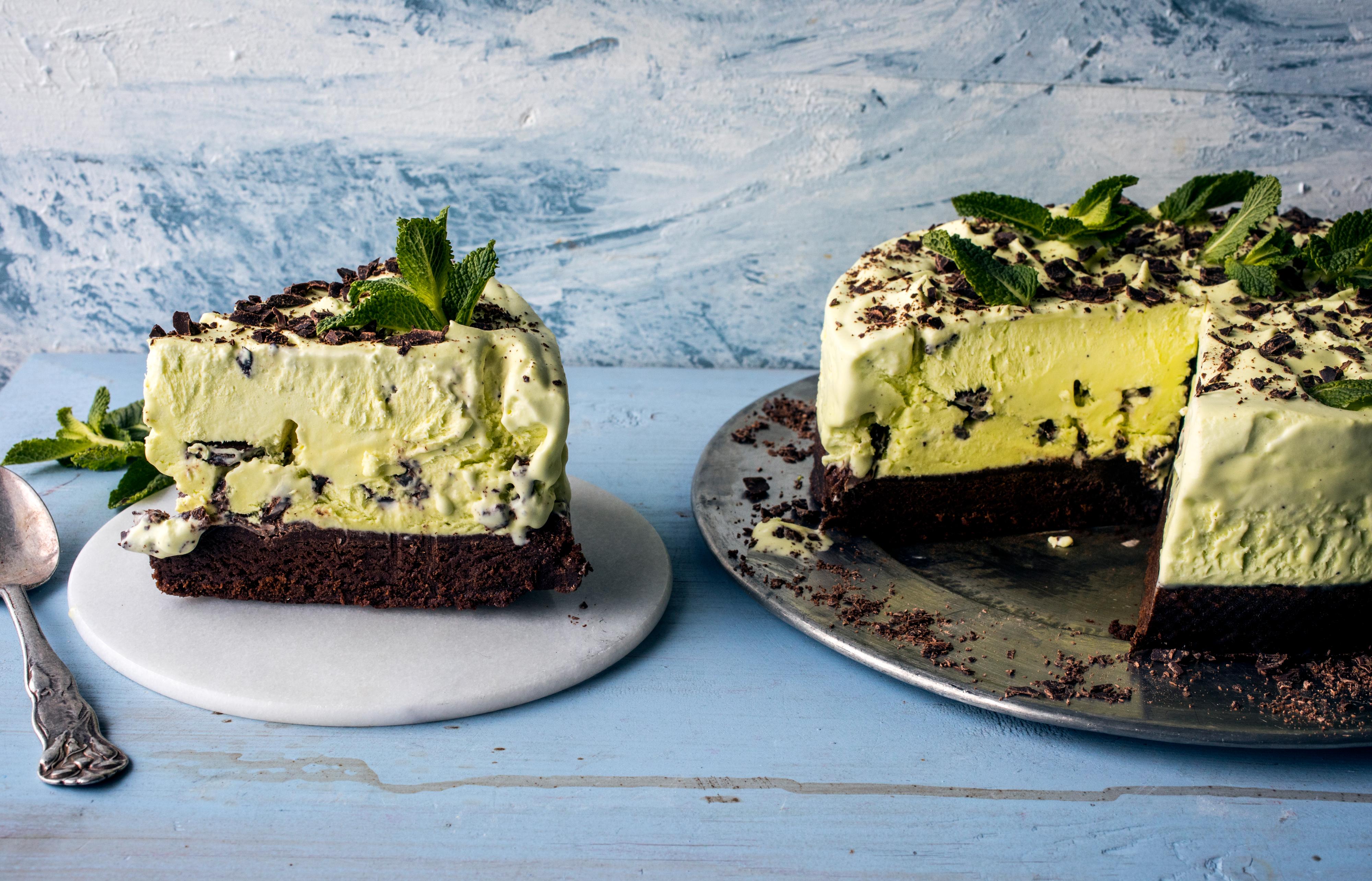 After Eight-iskake med browniebunn | Oppskrift After Eight-iskake med browniebunn | Oppskrift